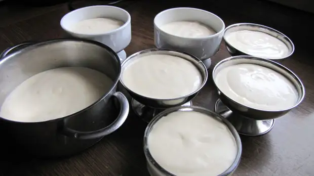 Bayrischcreme (Creme bavariose) ياكى باۋارىيە قايمىقى