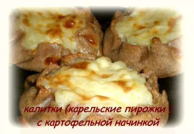 Wickets (Karelian pies) tare da cika dankali.