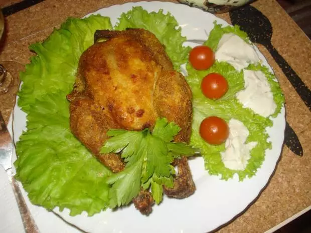 Cuisine française. Poulets panés à la sauce crémeuse au cognac.