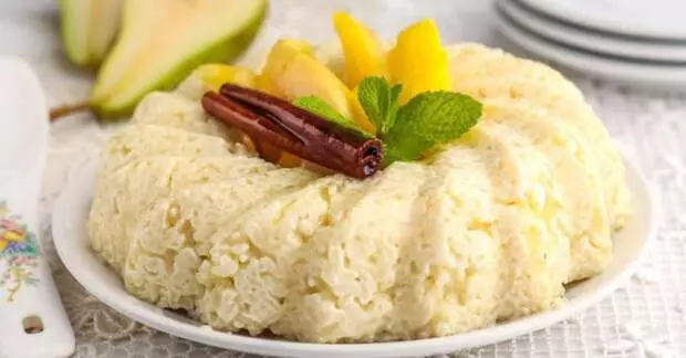 Rice porridge with pears