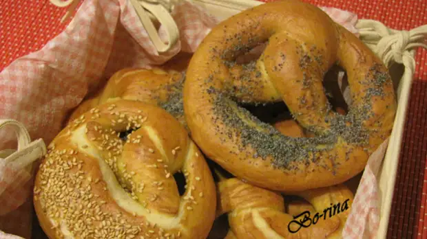 Bavarian Bretzel - germanaj bakaĵoj