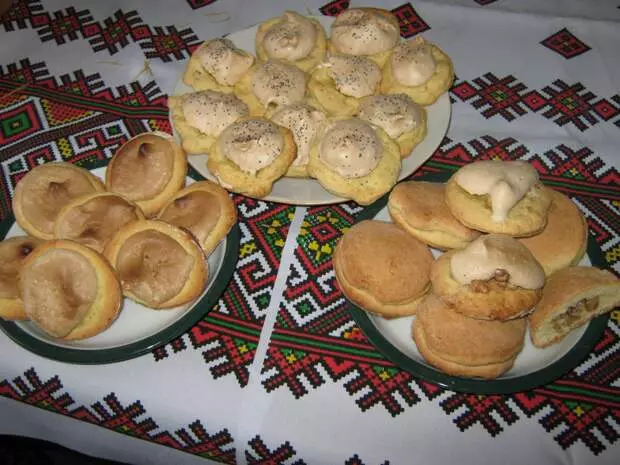 Biskut kejutan.