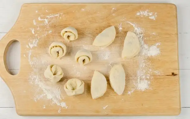 Chrysanthemum meat pie