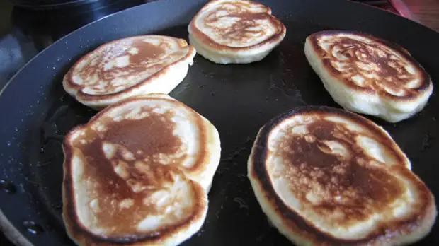 Çiyələk ilə pancake