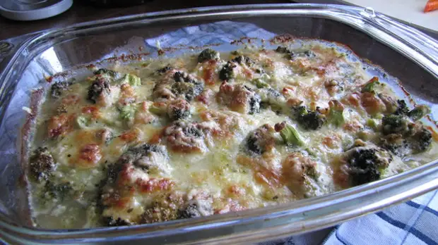 Anụ na broccoli, site na oven