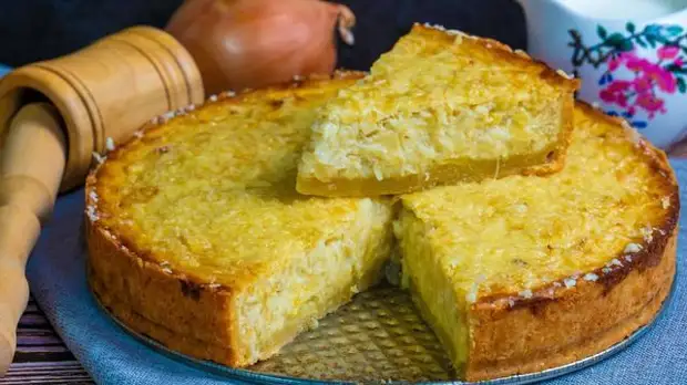 Foto della ricetta: Torta di cipolle al forno con uova di gallina e formaggio