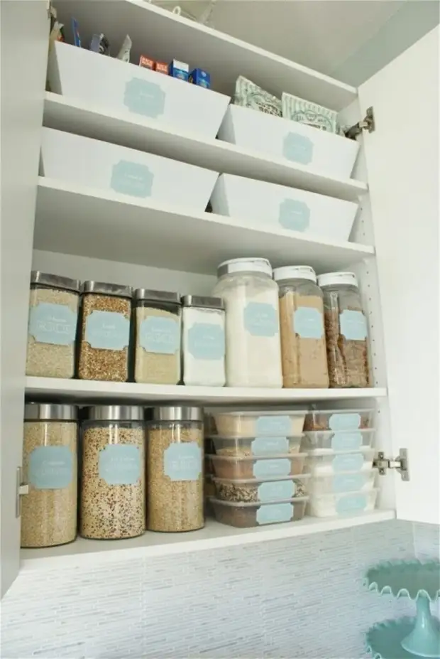 Sağlıklı tahılları şeffaf kaplara dökün ve göze çarpan bir yerde sergileyin. / Fotoğraf: Pinterest.co.uk