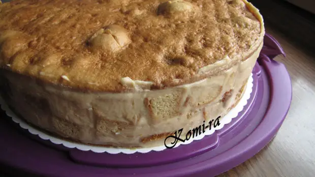 Dugos-caramel nga cake