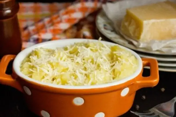 Puré de patatas con queso y nuez moscada