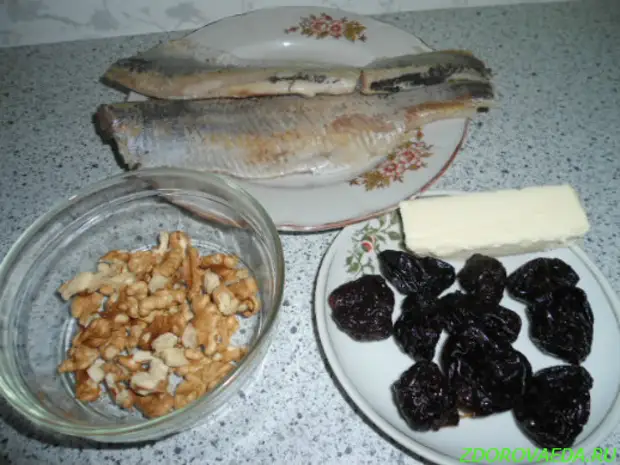 Herring rolls e nang le li-prunes