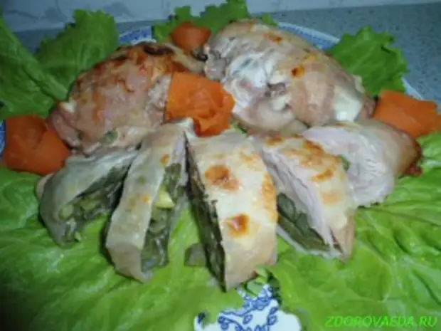 Chicken rolls stuffed with green beans