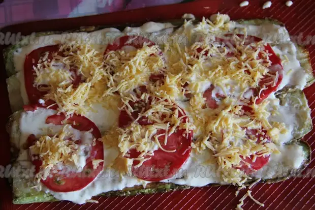 Zucchini roll dengan tomat