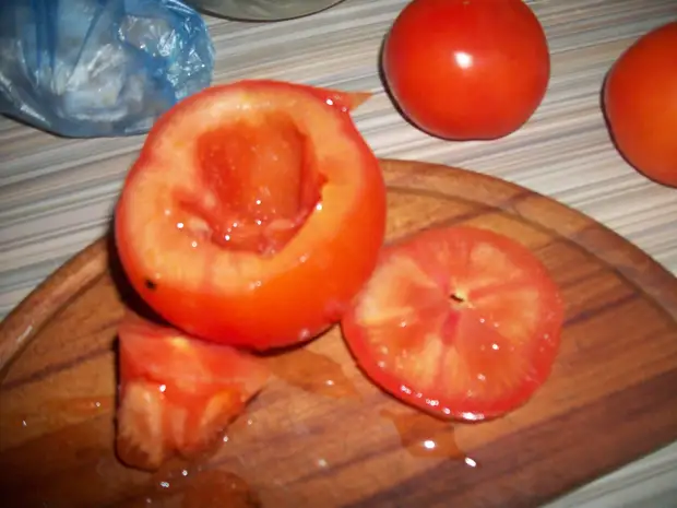 Snack - tomàquets al forn farcits!