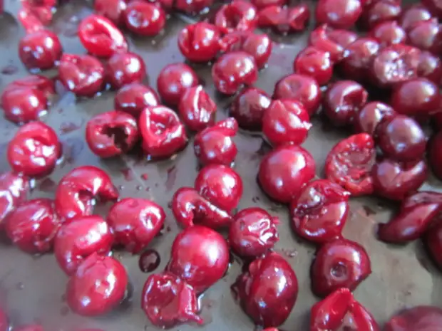 Pinauga nga mga cherry alang sa tingtugnaw nga walay asukar