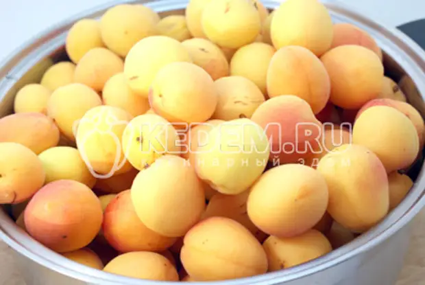 Osha na kupanga apricots