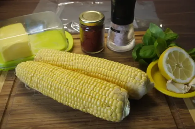Запечена у рукаві вершкова кукурудза: крок 1