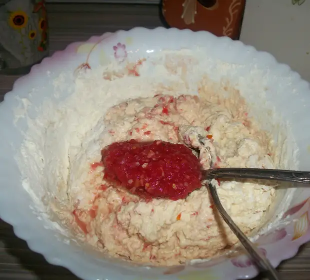 Borscht con rosquillas con bailes de la estufa a la computadora