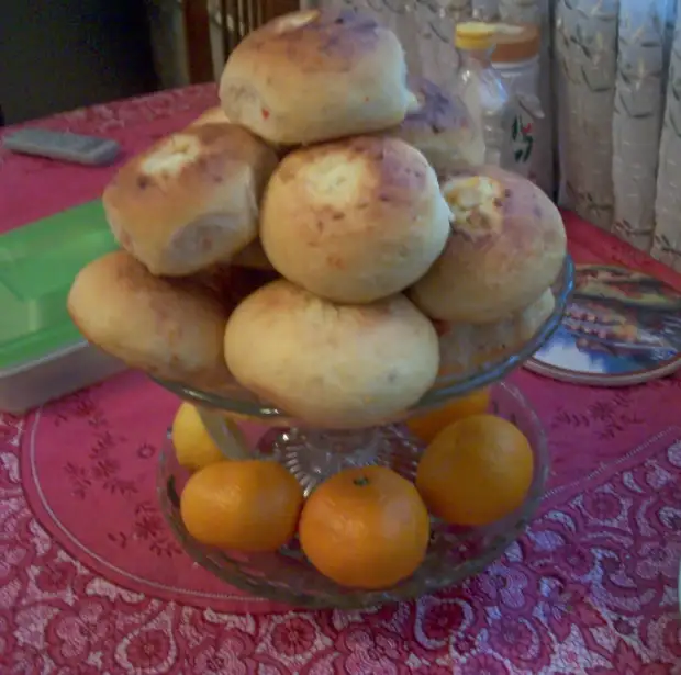 Borscht con rosquillas con bailes de la estufa a la computadora