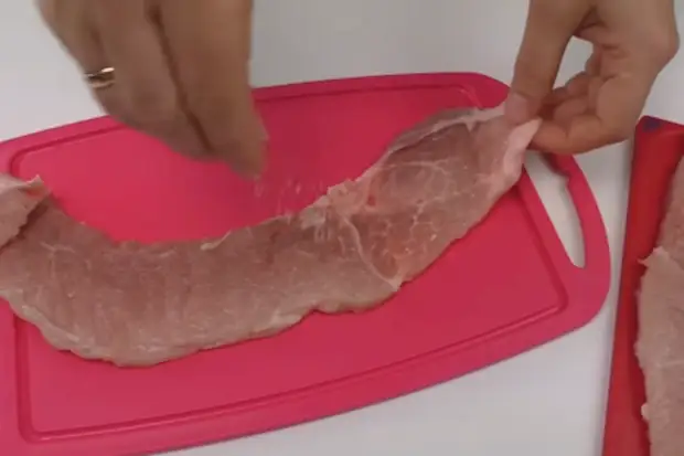 Kohl locken. das Fleisch in ein Kohlblatt wickeln und mit Soße füllen - kein gefüllter Kohl: Fotoschritt 2