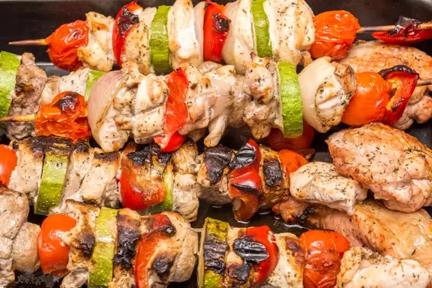 Als de kebab bedorven is, is zelfs de natuur niet gelukkig. 9 regels die zowel barbecue als picknick redden