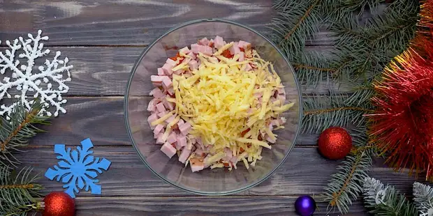 salada com queijo duro