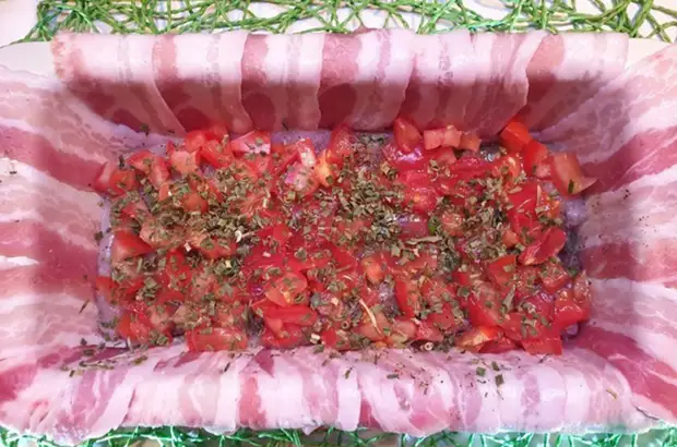 bacon in the form of tomatoes