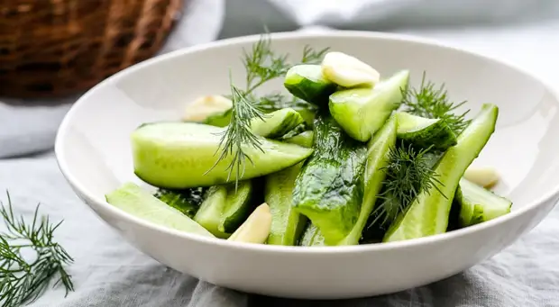 salted cucumbers na ịnweta mmiri uzommeputa