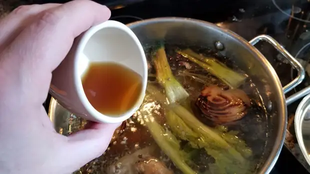brou amb salsa de peix