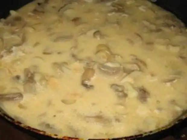 Khoho e nang le li-mushroom sauce