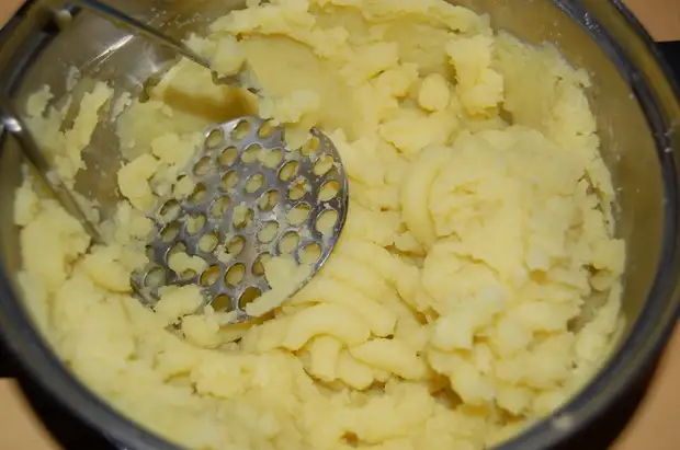 Рецепт за ролна со пире од компири