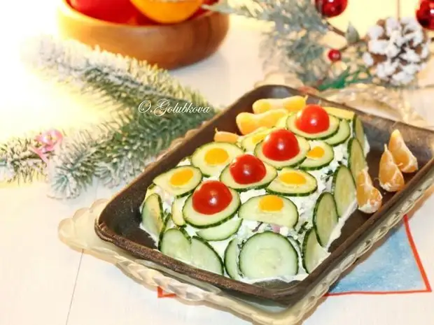 "Yolochka" saláta szalonnával és zöldségekkel