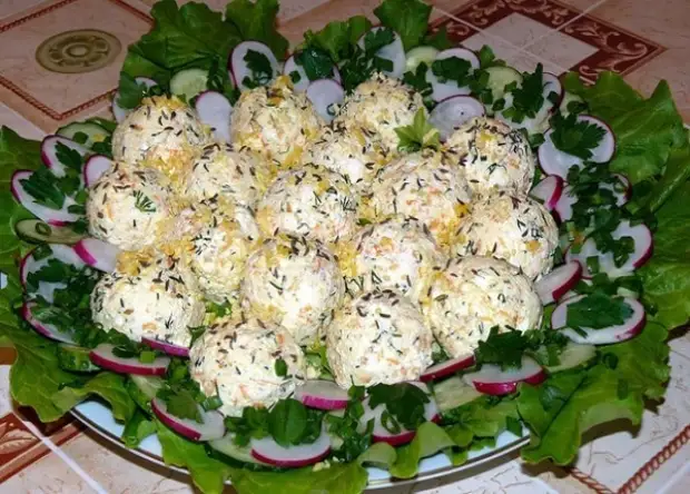 CROQUETTES DE FROMAGE AVEC SALADE DE LÉGUMES