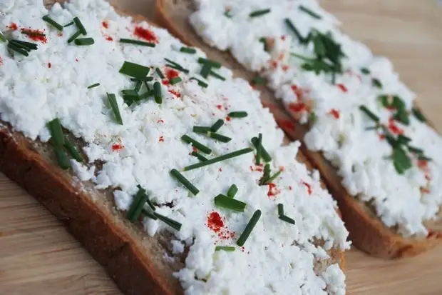 Kini lati ṣe pẹlu warankasi feta - awọn imọran 7 fun gbogbo awọn iṣẹlẹ