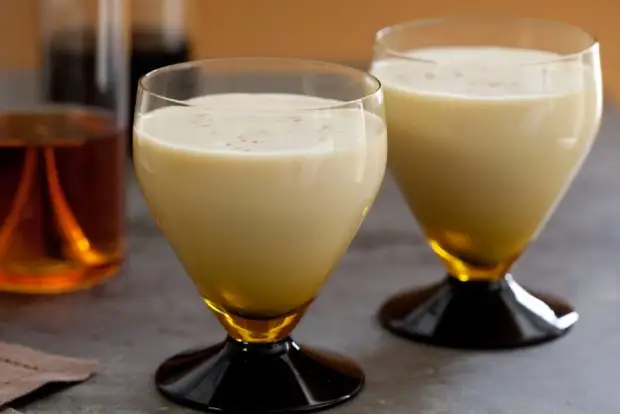 Eggnog: riċetti bil-kafè, frott u alkoħol