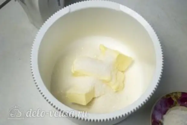 Graikinių riešutų trapi tešla: cukrų sumaišykite su sviestu