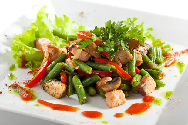 salad with mushrooms and bell pepper