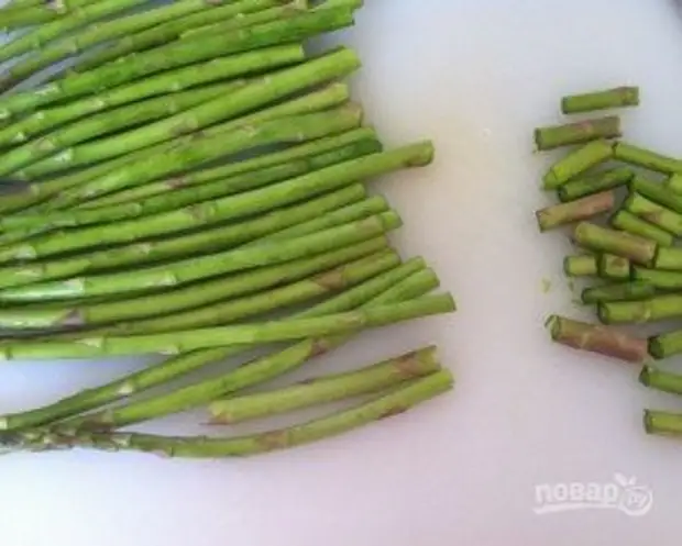 Spargel mat frittéiert Champignonen - Foto Schrëtt 1