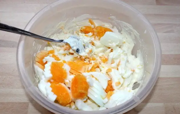 Eiersalade met uien