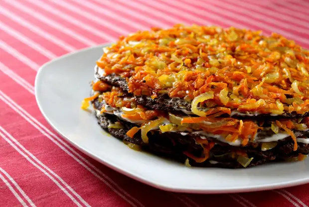 Foto receptu: Játrový koláč s mrkví a cibulí