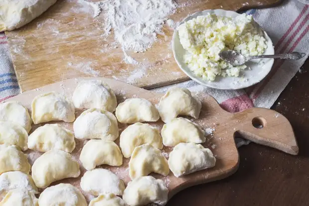 kudzaza kwa mbatata dumplings