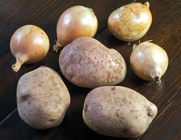 用洋蔥燉土豆時土豆和洋蔥的比例